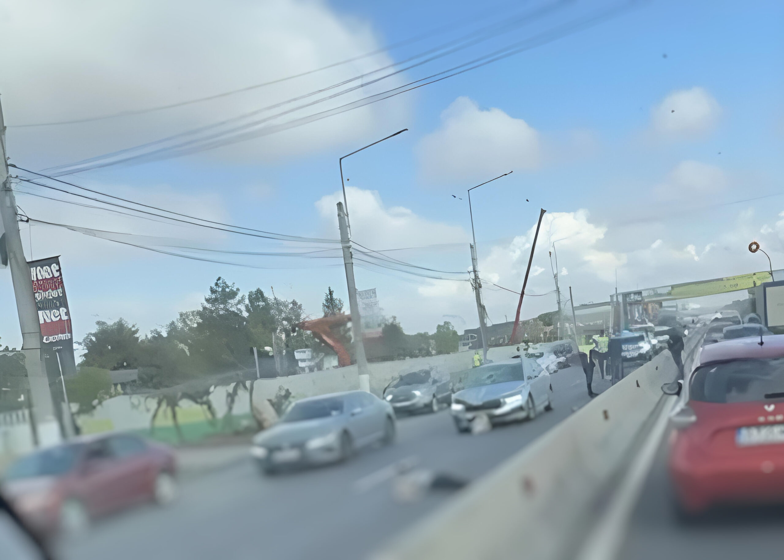 B365 - ALERTĂ | Pieton spulberat de mașină pe DN1, în Otopeni, după ce a traversat sărind peste ...