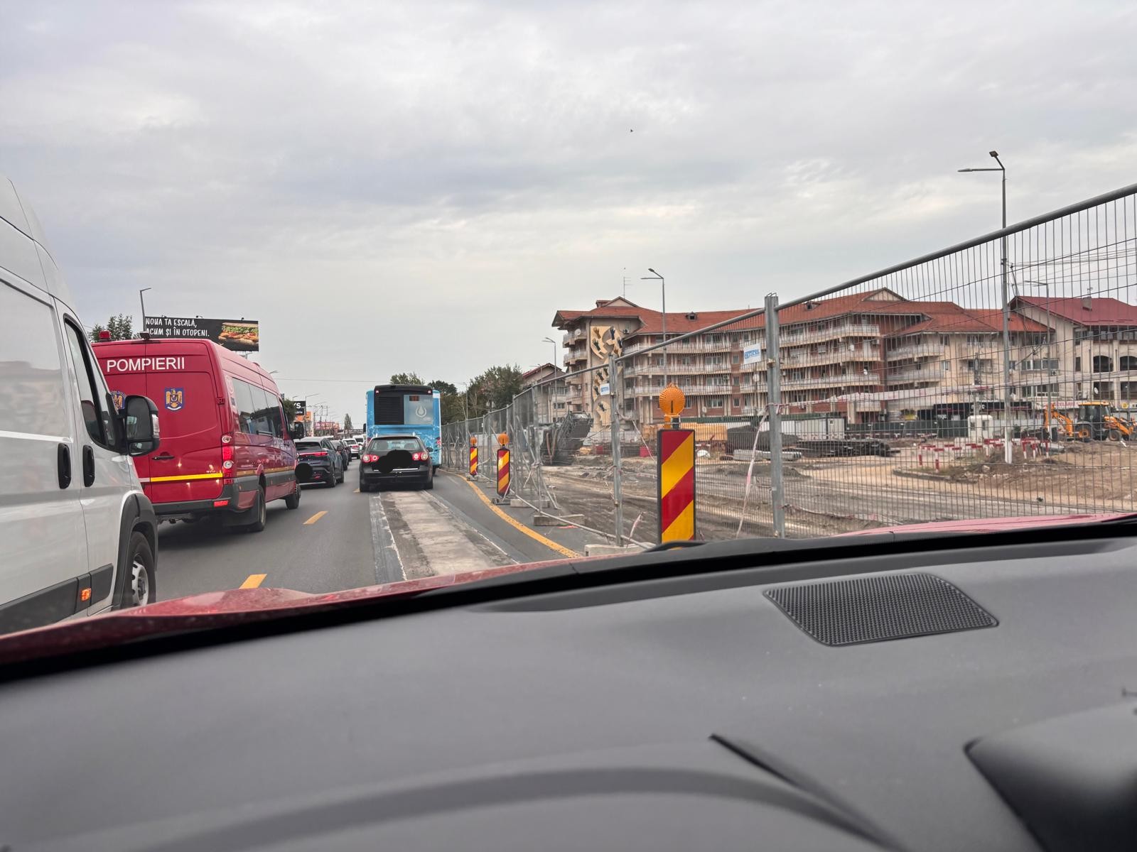 B365 - FOTO | Seară cu trafic infernal pe DN1, unde circulația e deviată prin Otopeni pentru ...